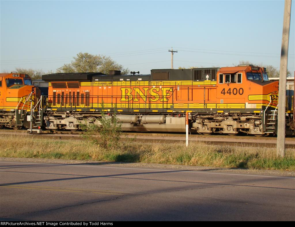 BNSF 4400